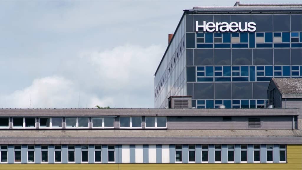 Heraeus steigt bei KI-Start-up Smart Steel Technologies ein ...