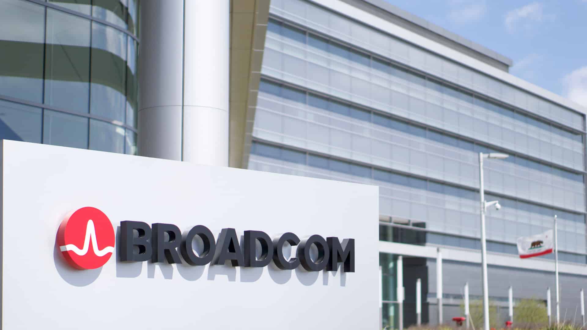 1,050% price increase: AT&T makes serious accusations against Broadcom