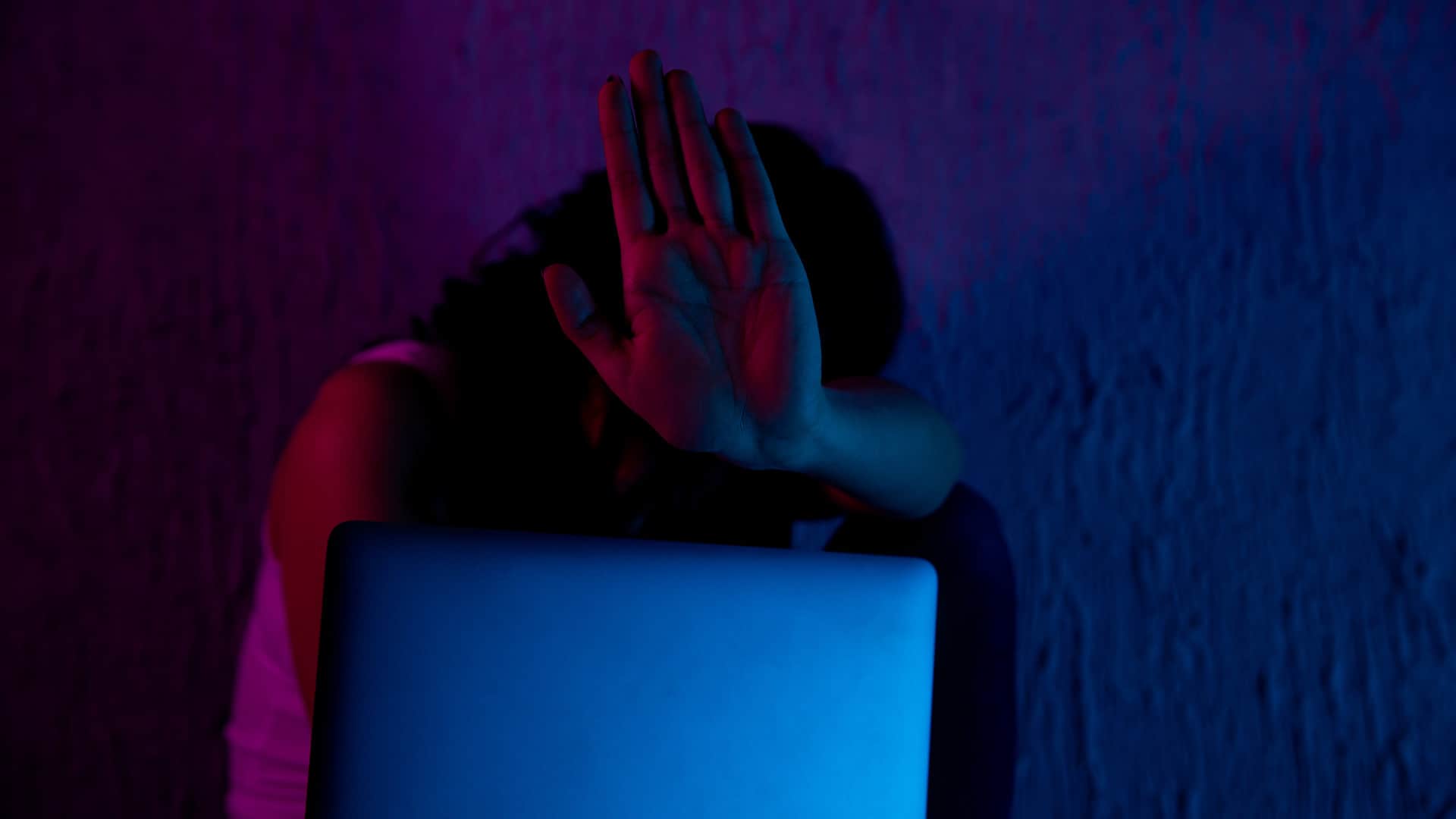 Cyber-Stalking: 1,3 Mio. Menschen betroffen