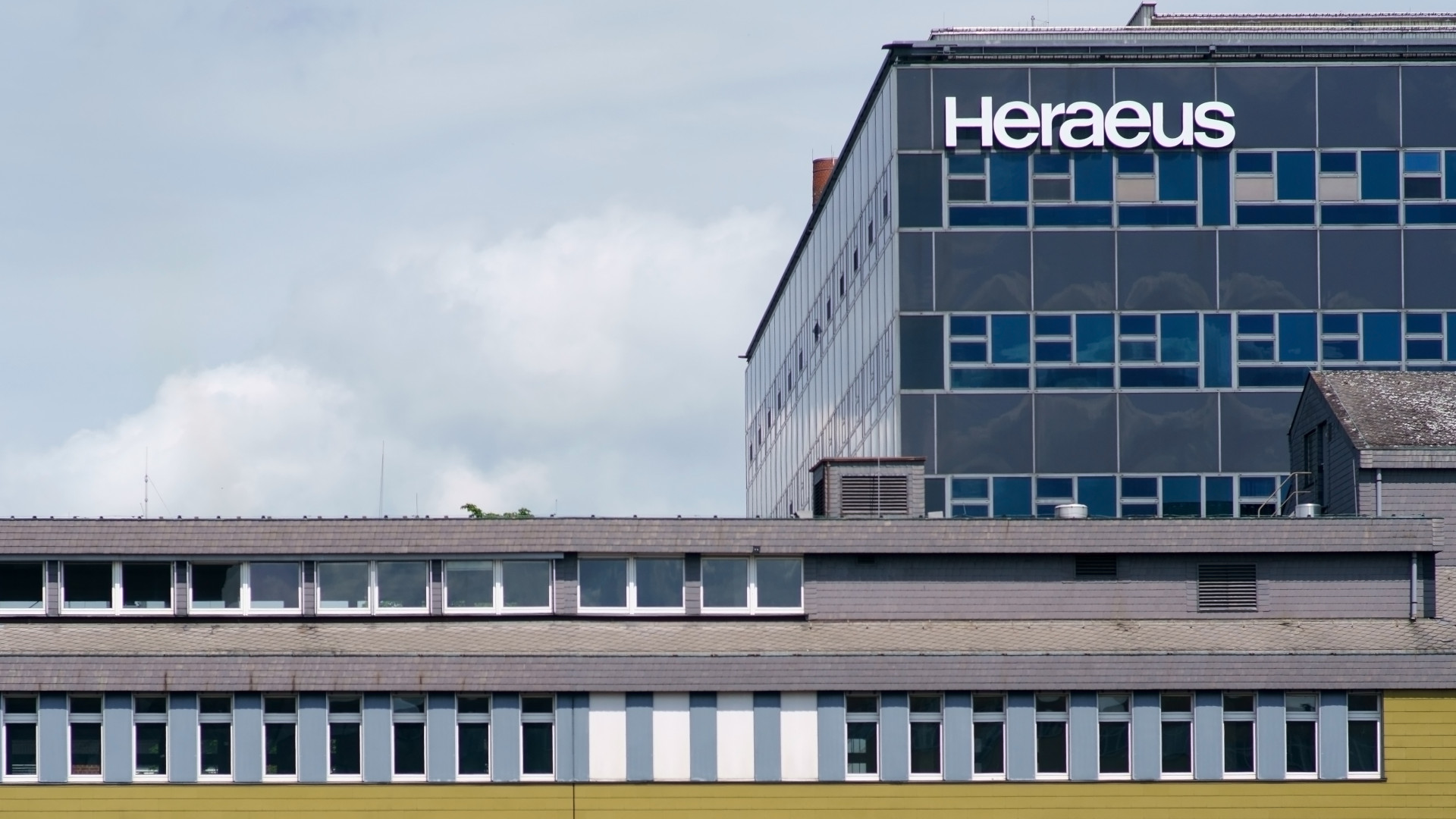 Heraeus steigt bei Halbleiter-Spezialisten CSMH ein