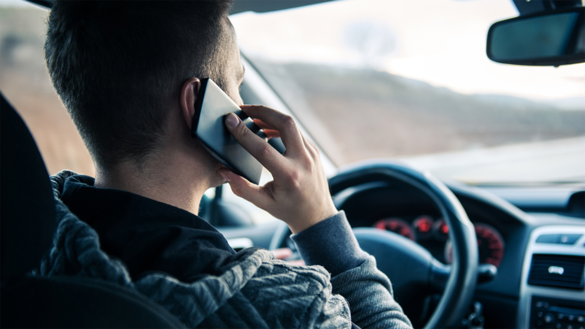 Zunehmende Smartphone Nutzung am Steuer