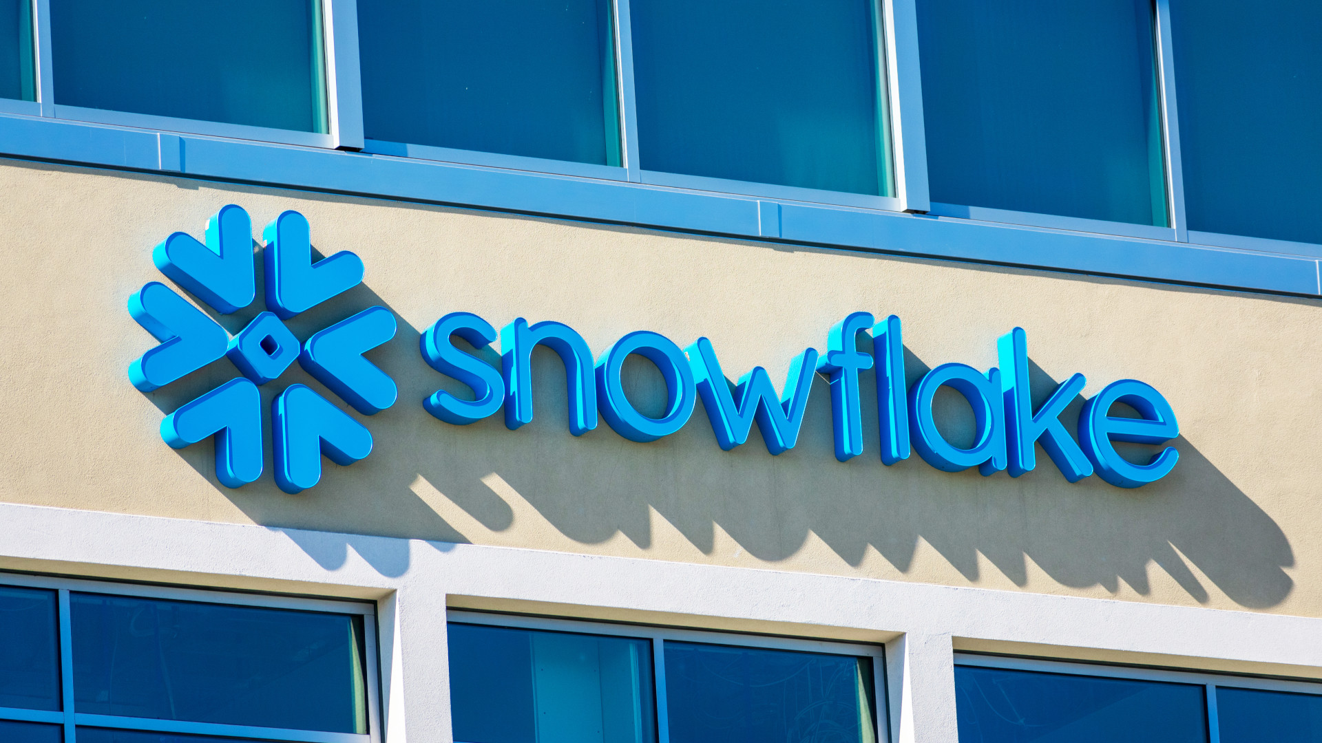 Hackers demand up to 5 million dollars from Snowflake customers ...